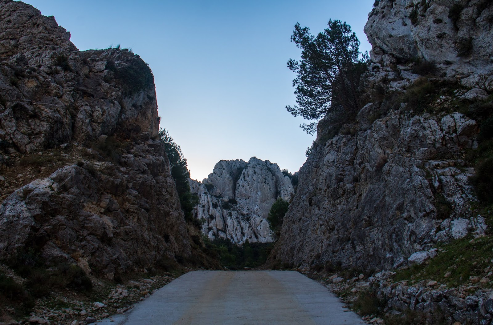 EL MADALLAR, EL PENYÓ ROC Y EL PENYÓ MULERO, DESDE LA FONT DEL PI.