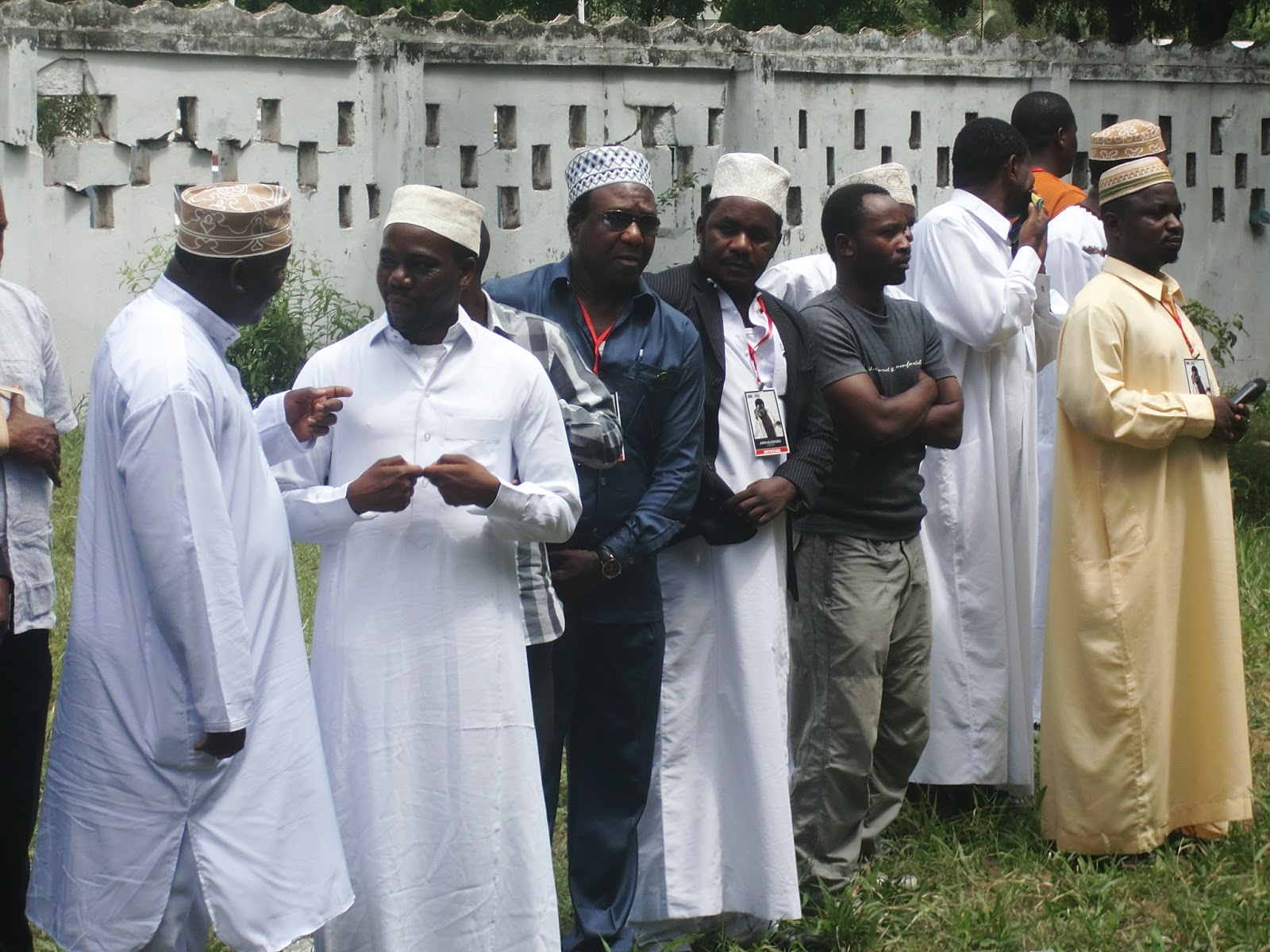 STRAIKA: TAZAMA MAPICHA YA KABURI LA SAJUKI NA 'FULL' MAPICHA YA ...