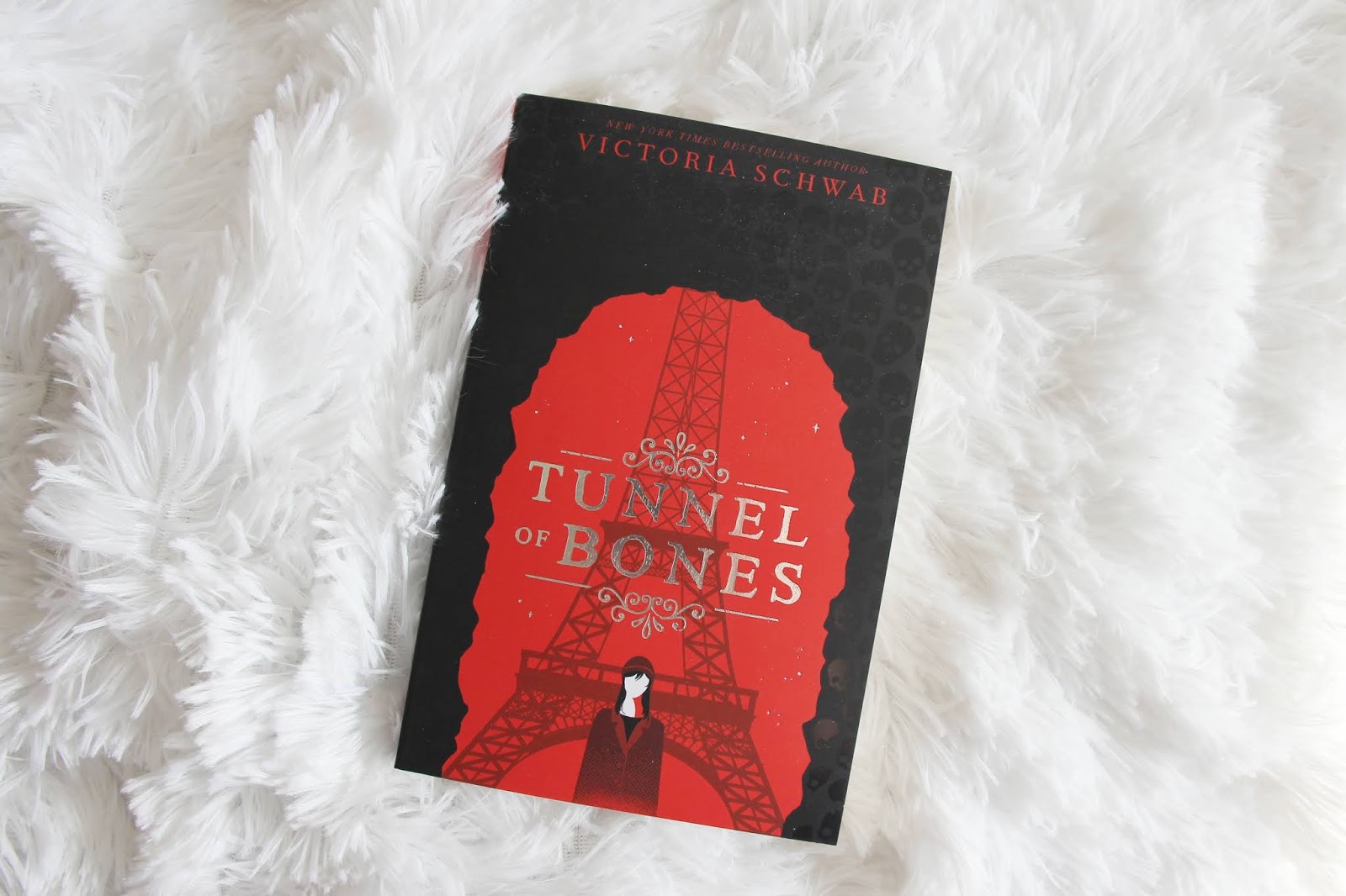 Tunnel of Bones | Victoria Schwab | Review / Blogger's Bookshelf