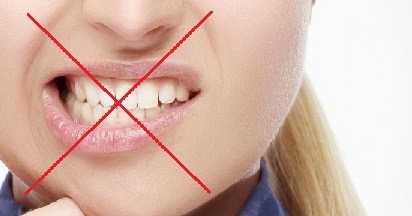 ¿Cómo evitar apretar o rechinar los dientes?