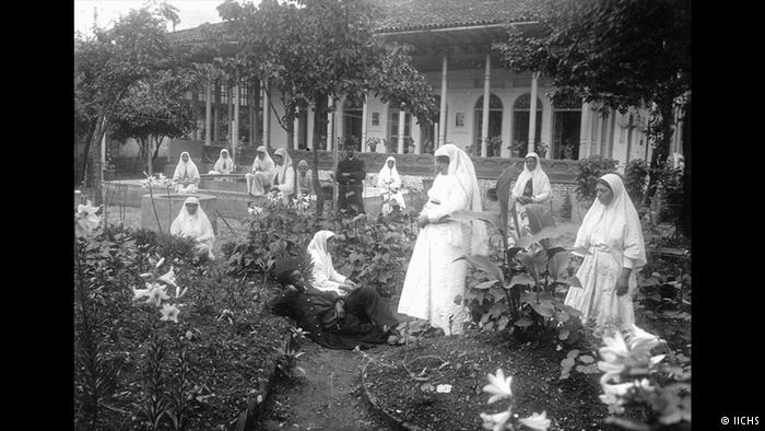 Foto Langka Putri Harem Raja Persia Nasser al-Din Shah Qajar