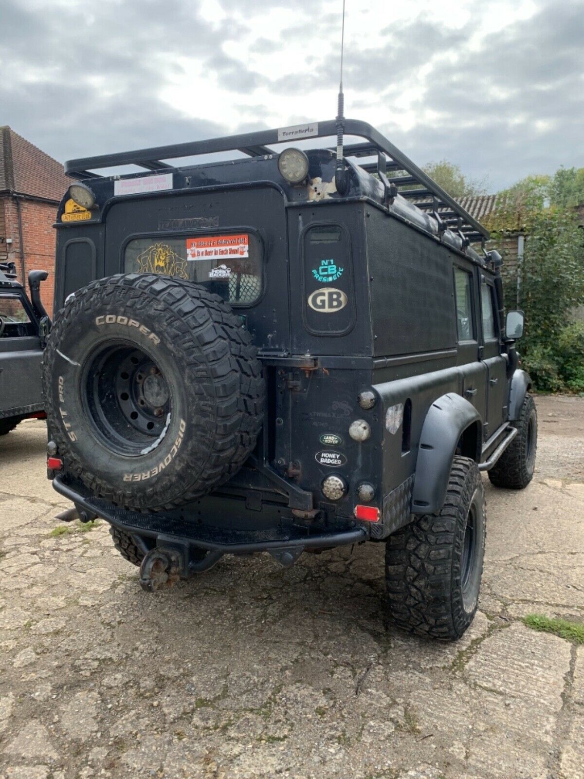 Landrover Defender: Landrover 110 defender 300 tdi F reg 4x4 utility ...