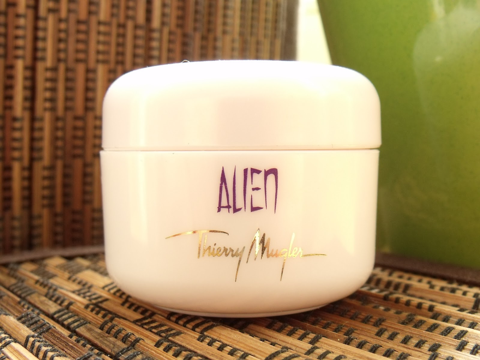 Your Beauty Zone: THIERRY MUGLER Alien Radiant Body Cream