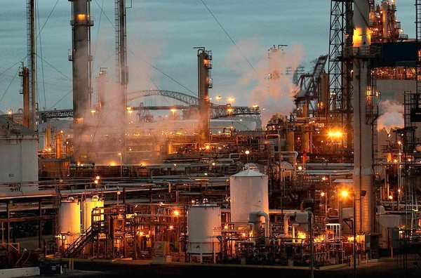 Crude Oil Daily: Worlds top 21 largest oil refineries.