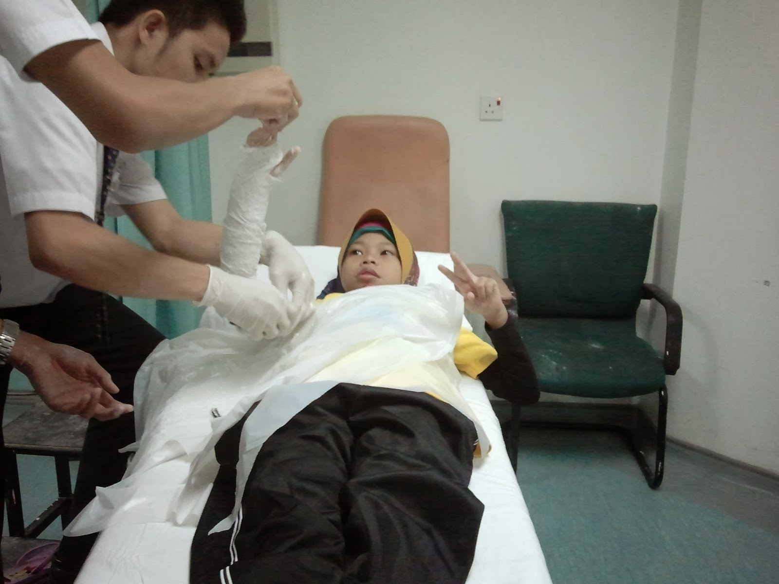 HANYA AKU...!: Abby Beraya Dengan Tangan Simen..