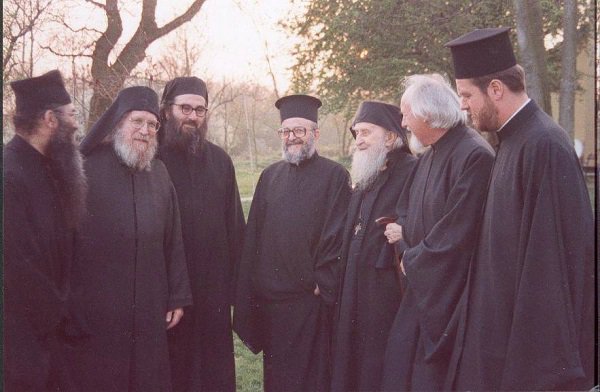 ΤΡΕΛΟ-ΓΙΑΝΝΗΣ: Ο π. Συμεών του Έσσεξ σε διάλογο με τις Μοναχές της Ι.Μ ...