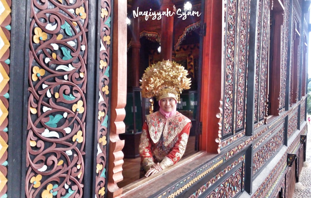 Sehari Menjadi Putri Minang di Istana Pagaruyung - Naqiyyah Syam