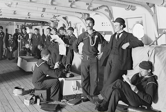 Uniformes et Stereotypes: Pourquoi le marin?