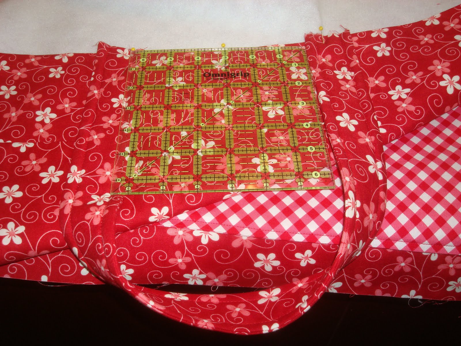 Because I say sew ;) : Tutorial for cutting mat tote