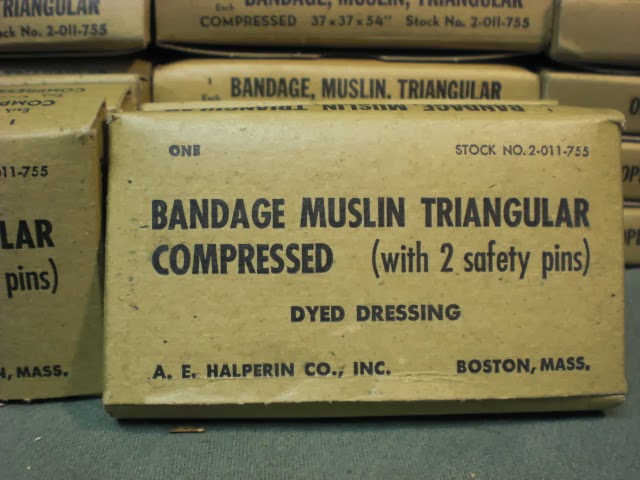 Webbingbabel: US Army BANDAGE MUSLIN TRIANGULAR 1950s - 60s