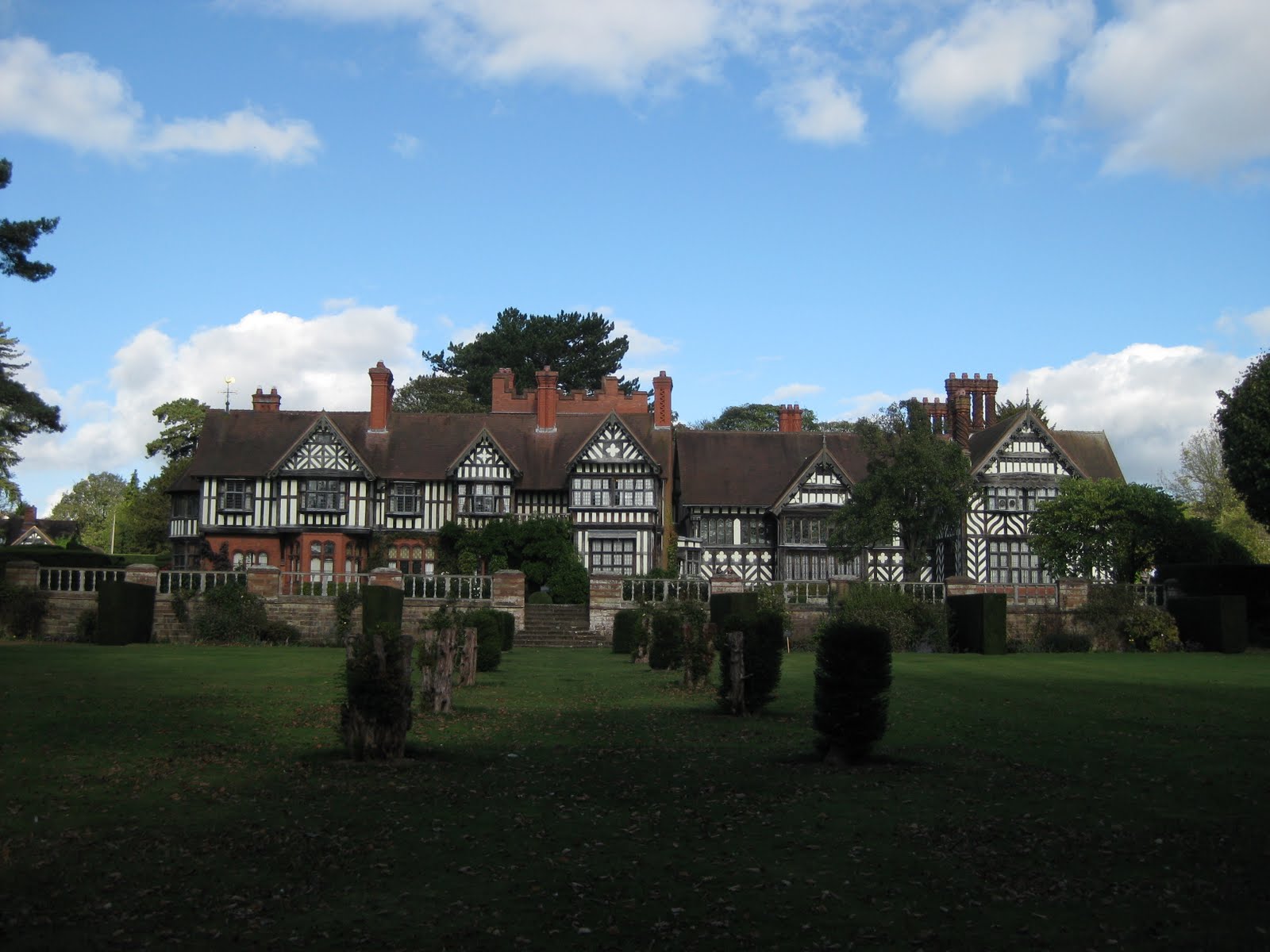 Caroline Wills: Visiting Wightwick Manor