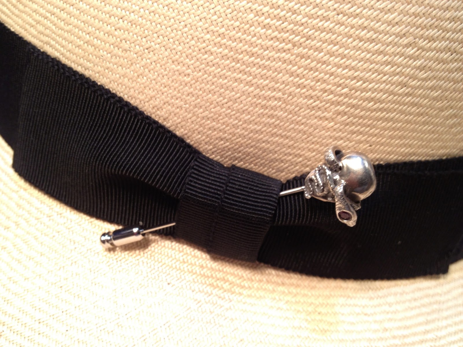 WARP AND WOOF: Snake in Skull Hat Pin の完成です！