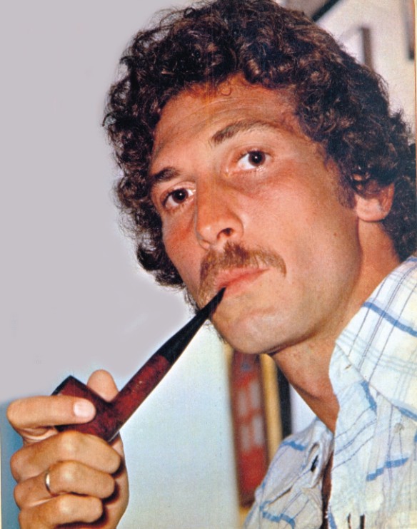 Astros em Revista: REINALDO GONZAGA - O GALÃ CANTOR