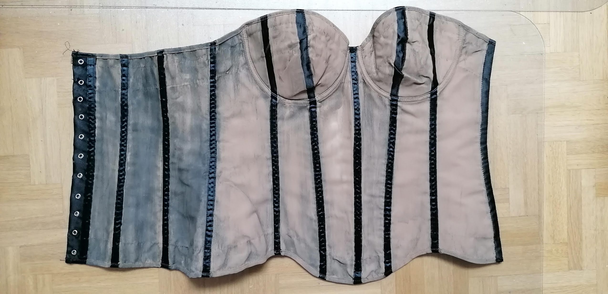 Bella's Creative Space: How I made my book corset