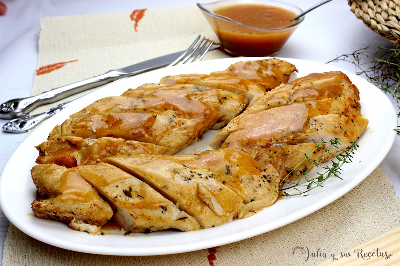 JULIA Y SUS RECETAS: Pechugas de pavo en salsa de pimentón