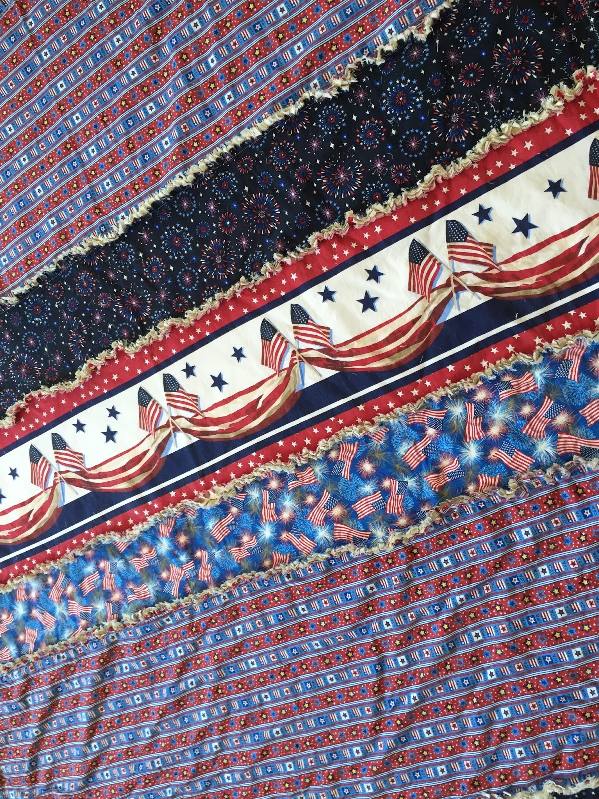 Deerecountry Quilts : Patriotic Rag Quilt