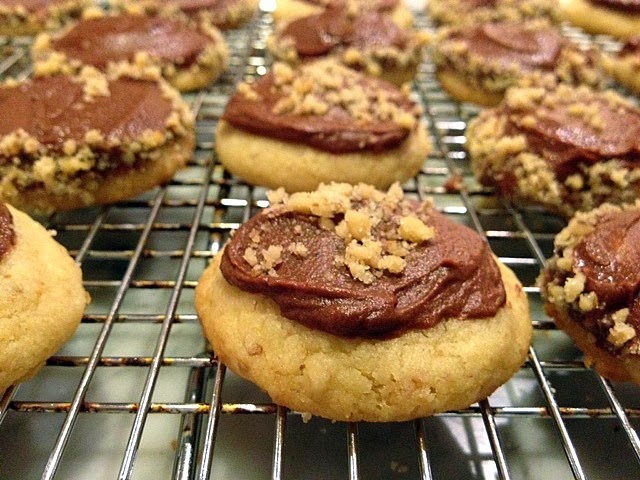 A Cake Bakes in Brooklyn: Walnut Christmas Balls