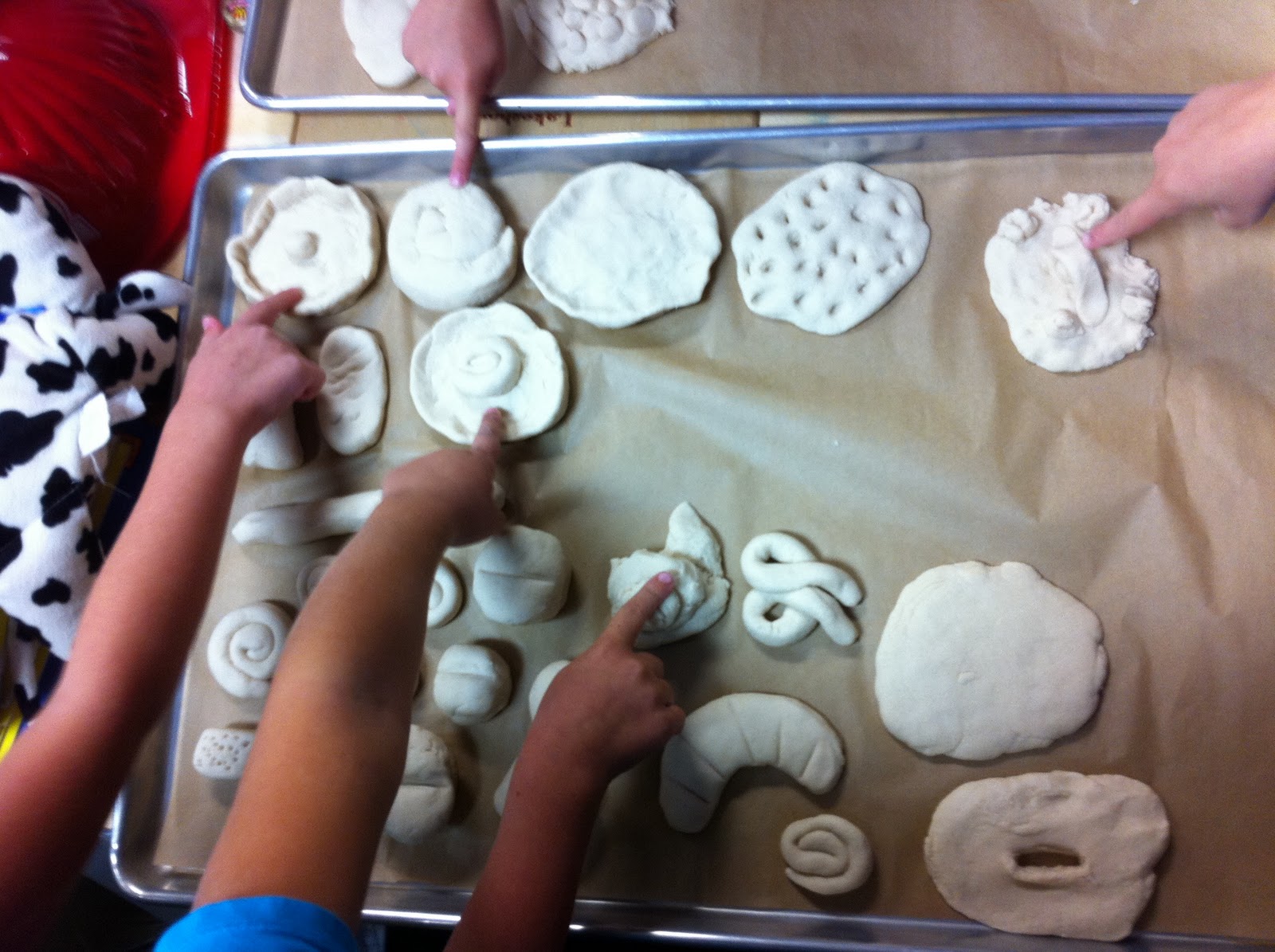 The Little Red Hen: Making Pretend Bread - Fairy Dust Teaching