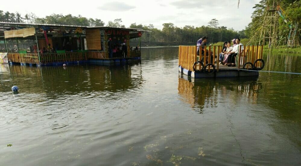 Cafe Apung Rowo Klampok Malang