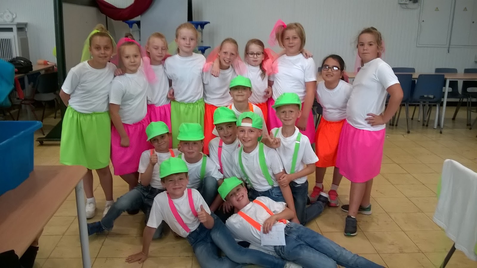 juf hilde en juf nadine: Fun in het zwembad en een leuke fancy!!