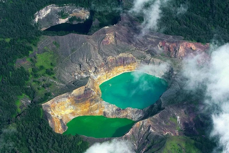 Keindahan Danau 3 Warna Kelimutu