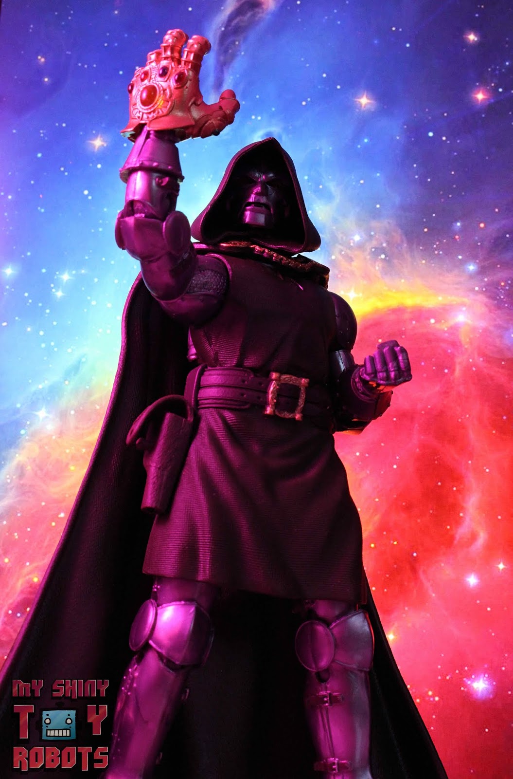 My Shiny Toy Robots: Toybox REVIEW: Marvel Legends Doctor Doom