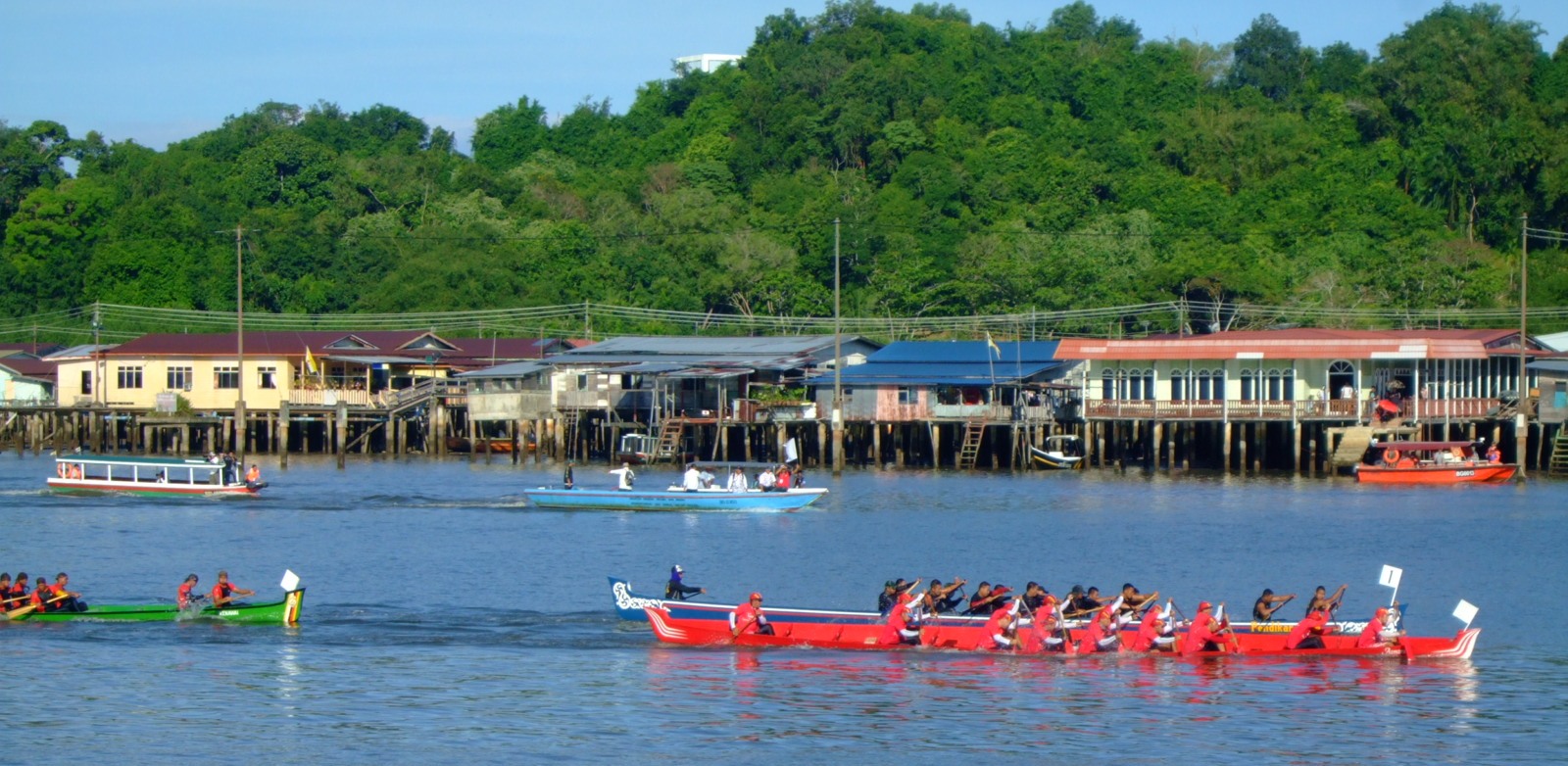 Lumba Perahu Kayuh dan Lumba Perahu "Tambang"