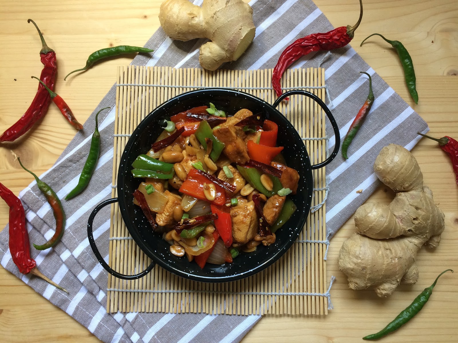 Pollo kung pao (pollo con verduras y guindilla al estilo chino). Reto ...