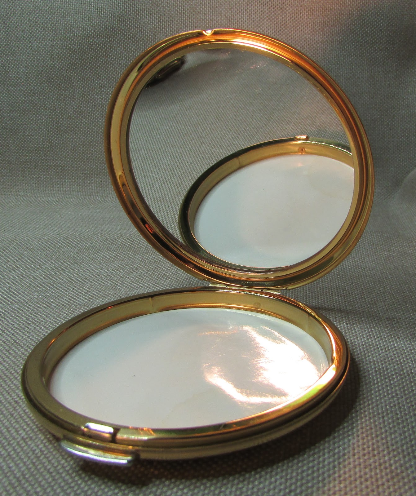 STRATTON BUTTERFLY COMPACTS