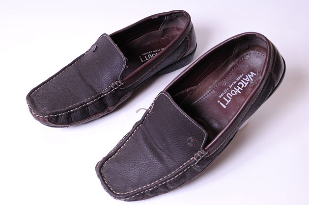 The Famous Foot Wear Store!: How to Pick the Right Shoes for Comfort!