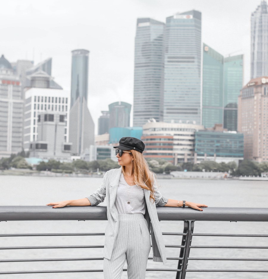 BLOG DE MODA Y LIFESTYLE: TRAJE GRIS EN EL BUND DE SHANGHÁI