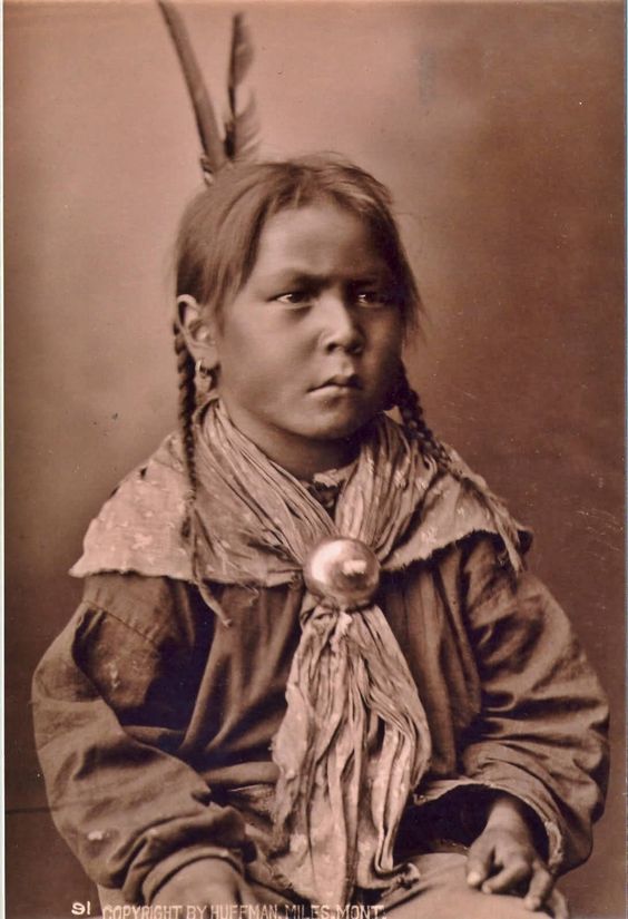 31 Rare Photos of Native American Children in the Late 19th Century ...