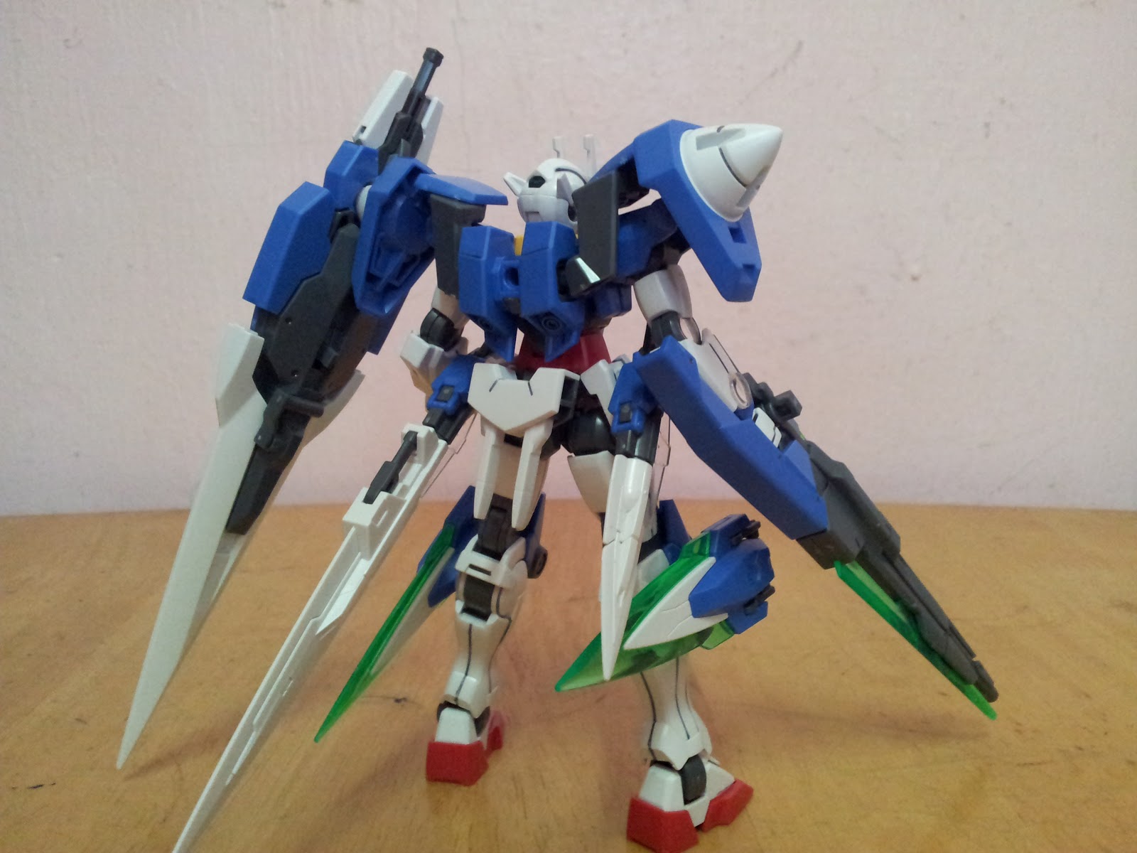 Le Creuset's Gunpla: HG GN-0000/7S 00 Gundam Seven Sword /G
