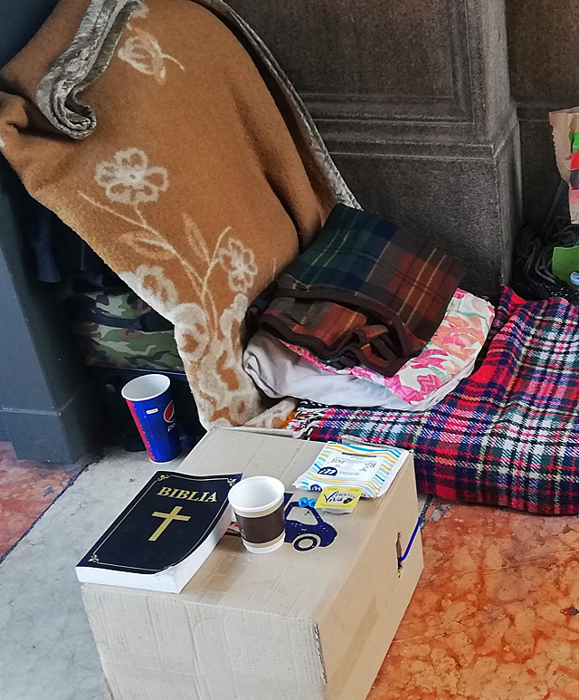 Giaciglio di senzatetto: vero o finto?