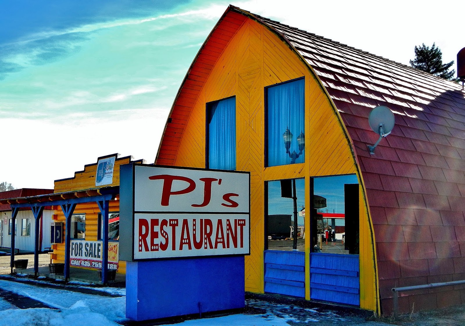 Food Adventures of a Comfort Cook: PJs Restaurant; Small Menu, Big Food