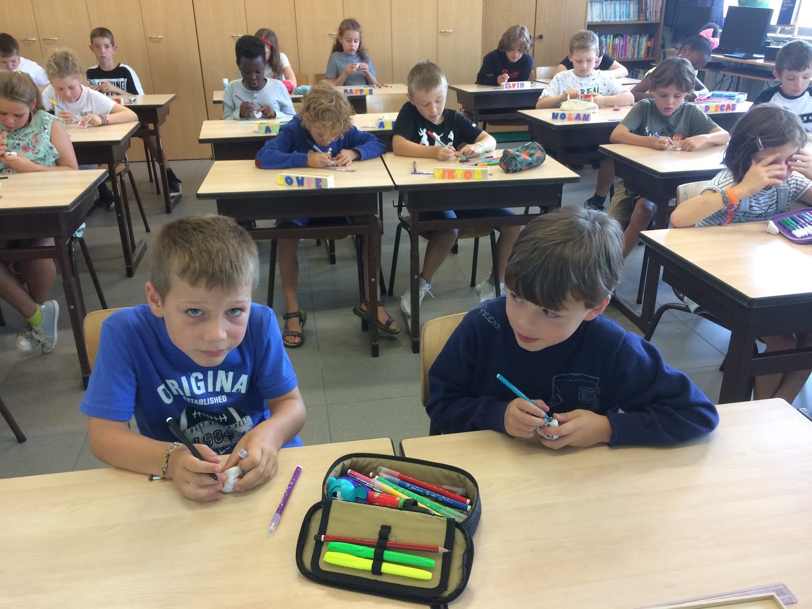 BS Knipoog 4e leerjaar : Eerste schooldag....kei-fijn!