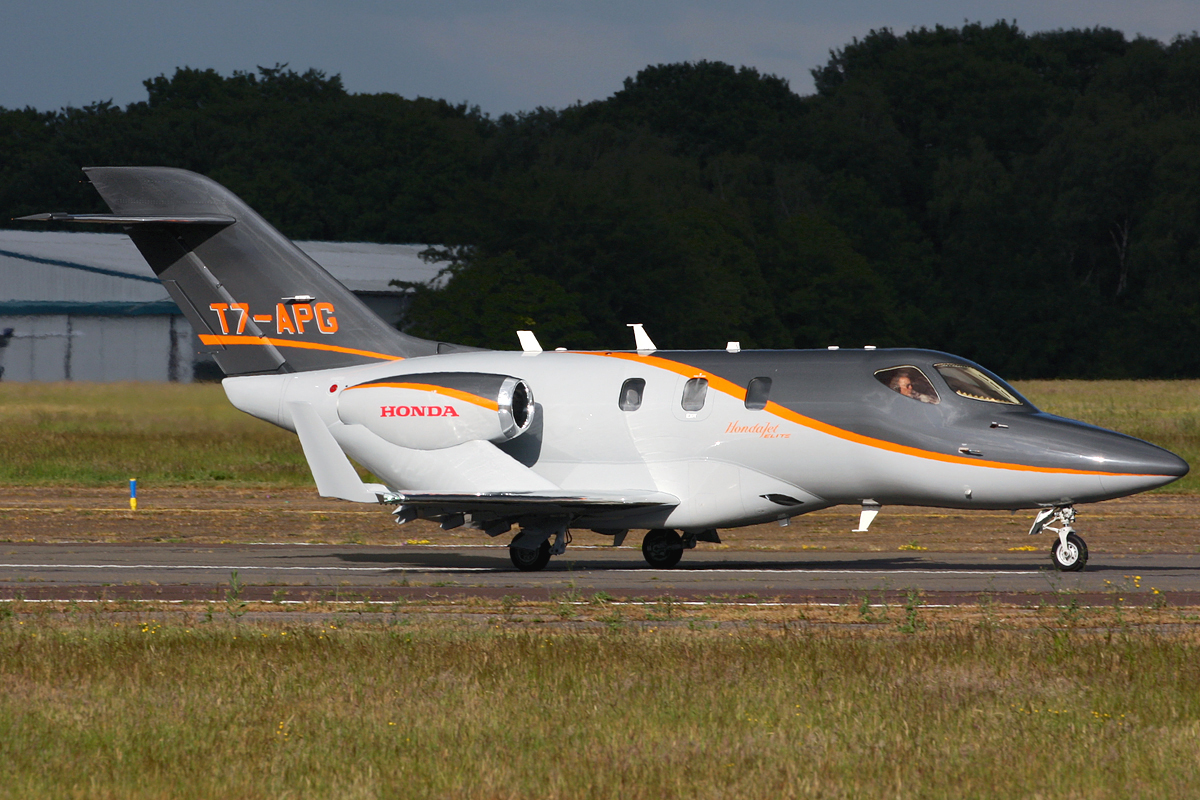 LONDON BIGGIN HILL AIRPORT EGKB/BQH IMAGES by Terry Wade: T7-APG HDJT ...