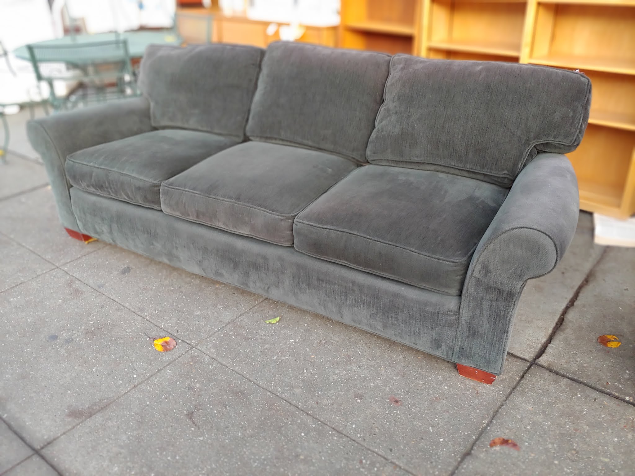 UHURU FURNITURE & COLLECTIBLES: SOLD #102818 Forest Green Rolled Arm ...