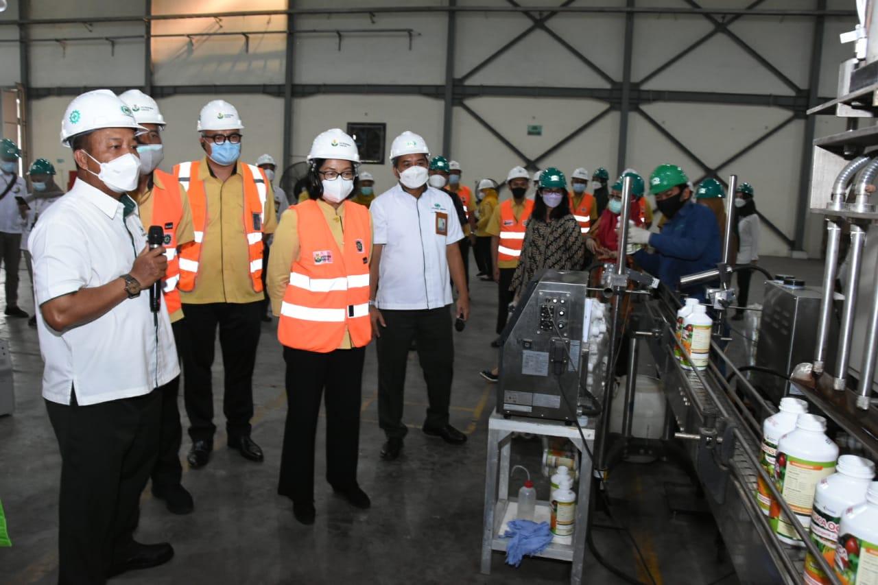 Salurkan 1,5 Juta Liter, Petrokimia Gresik Produksi Pupuk Organik Phonska Oca