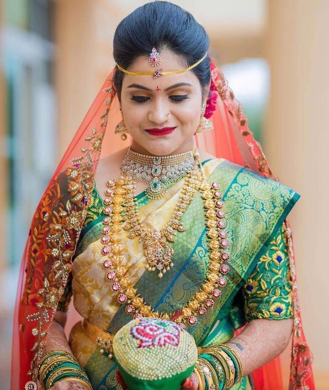 bride-in-bottu-mala-mango-set-jewellery-designs