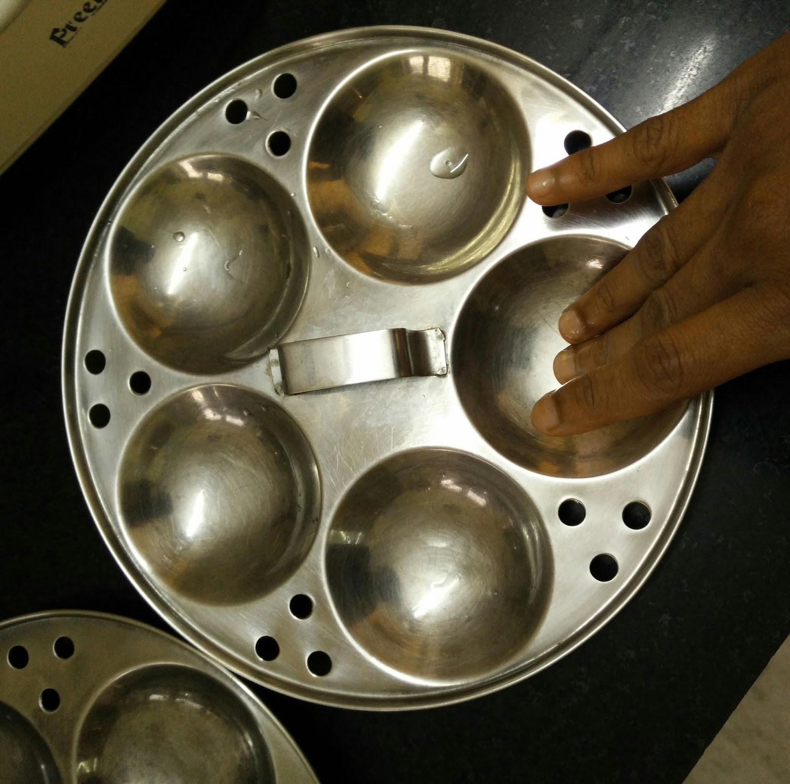 Welcome to Prameela's Kitchen: How To Prepare Idli Using Idli Rava ...