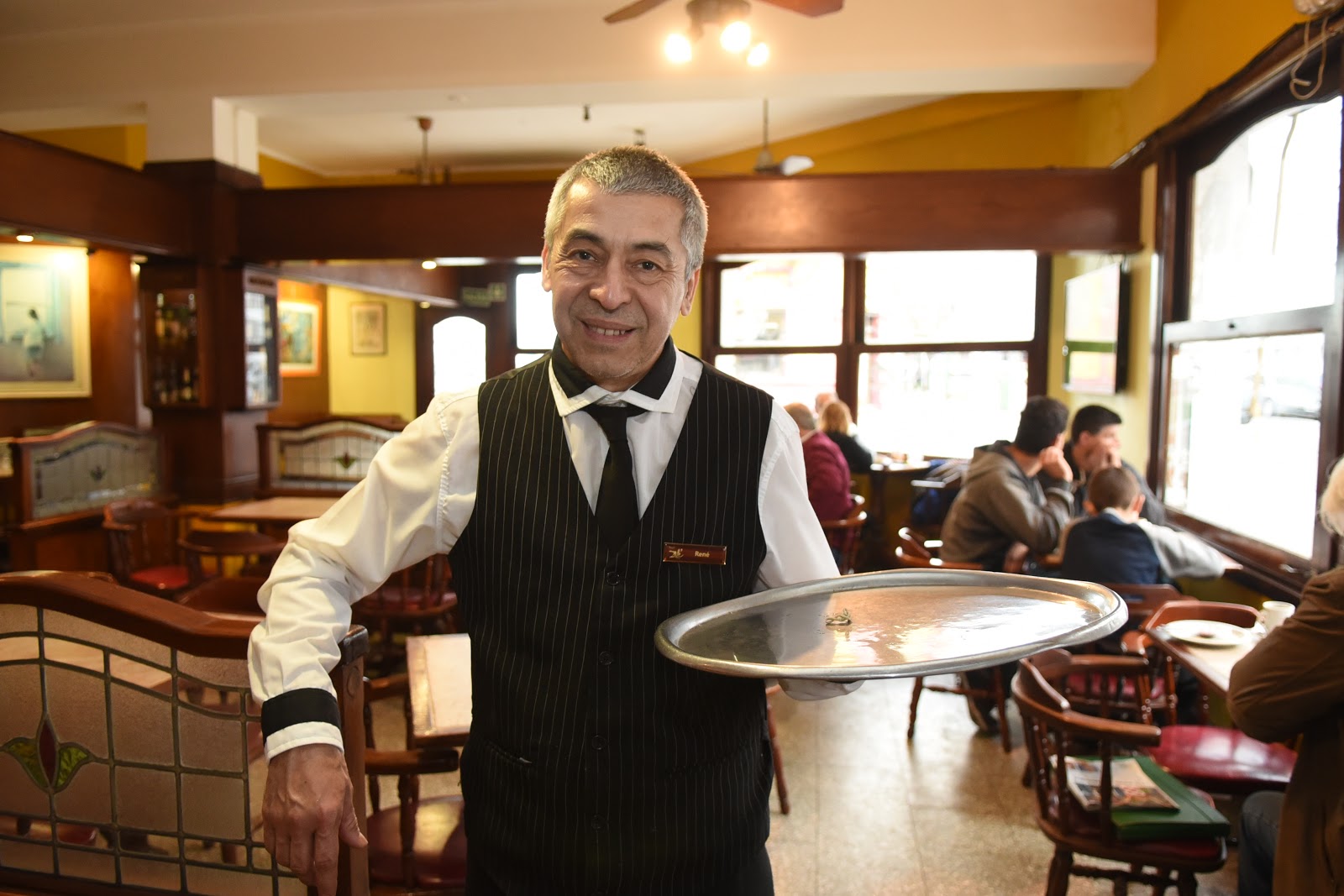 "Mozo, un café por favor..." ya se puede volver a decir en once ...