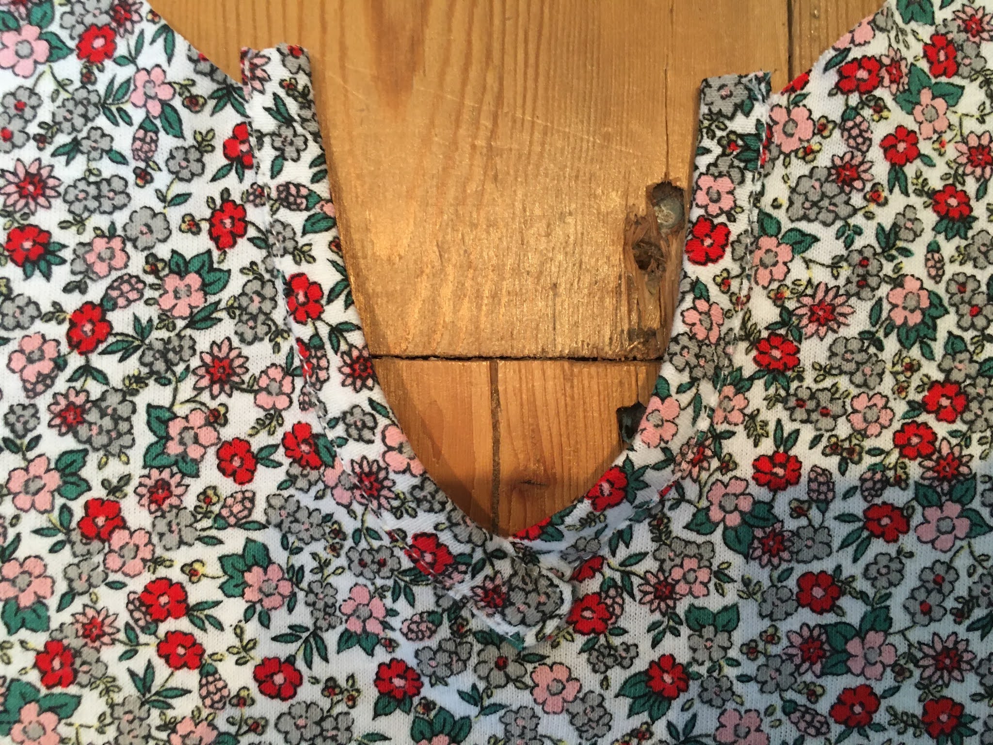 Lets Get Sewing: How to Sew a V-Notch Neckline