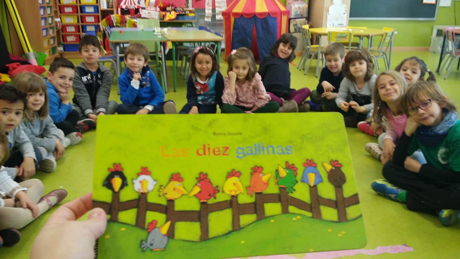 COLOREANDO NUESTRA VENTANA: CUENTO LAS 10 GALLINAS