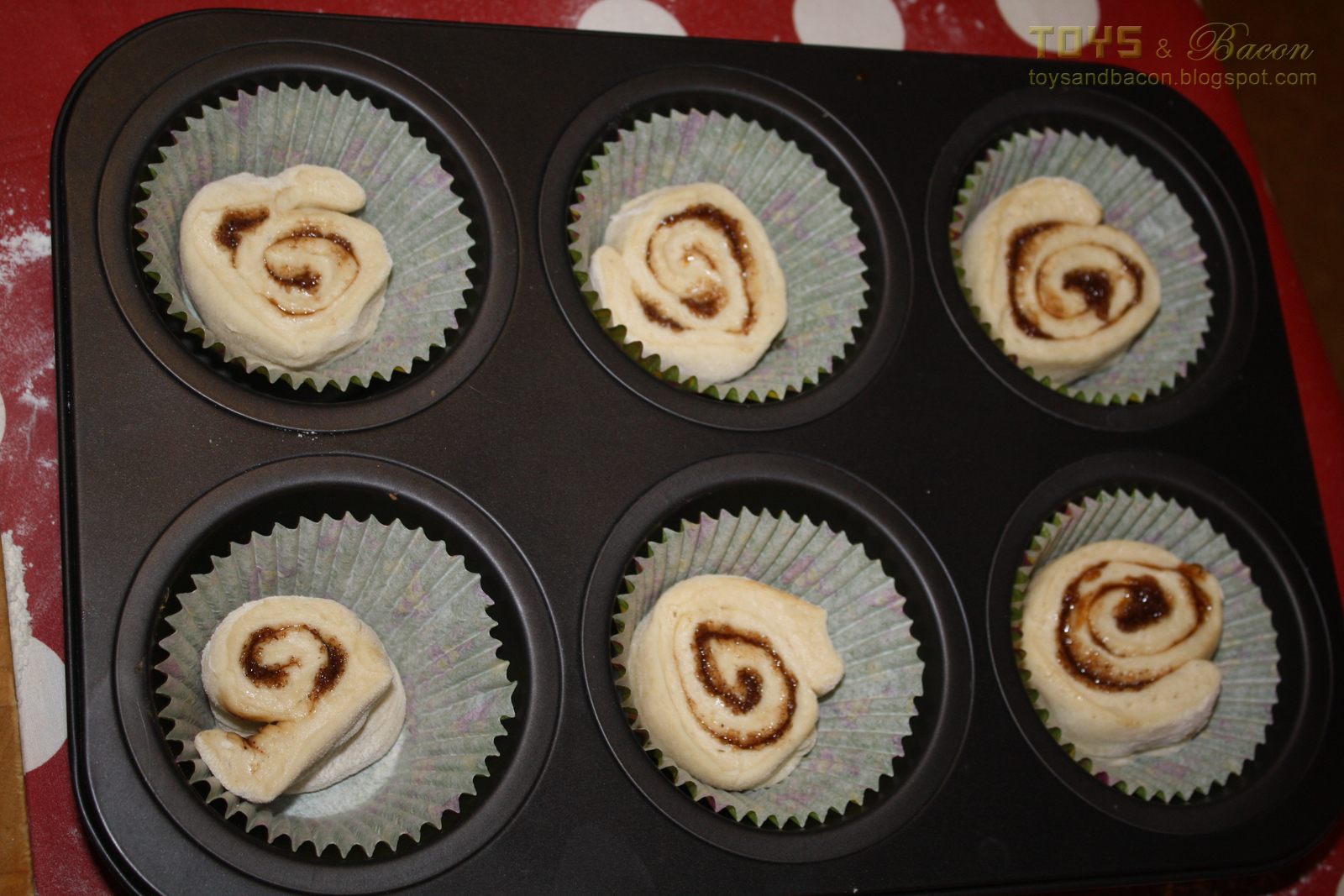 Toys and Bacon: How to make Skyrim Sweet Rolls