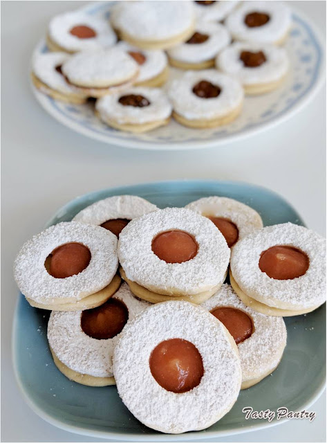 The Tasty Pantry: Jam Sandwich Cookies