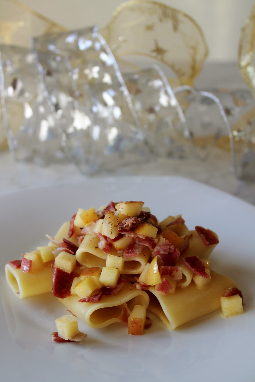 Paccheri con ragù espresso di coppa e mela - UNA COPPA PER AMBROSIA