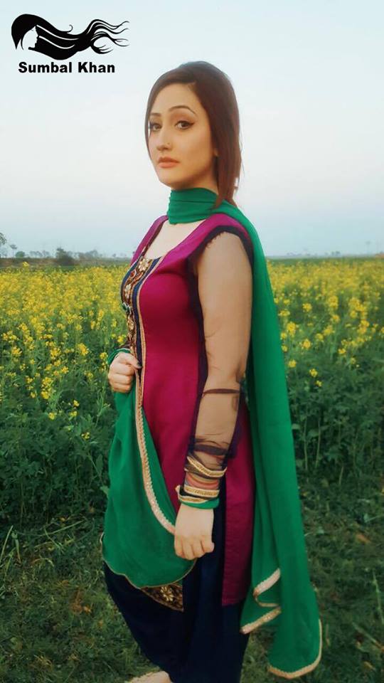Sumbal Khan New Beautiful Pictures
