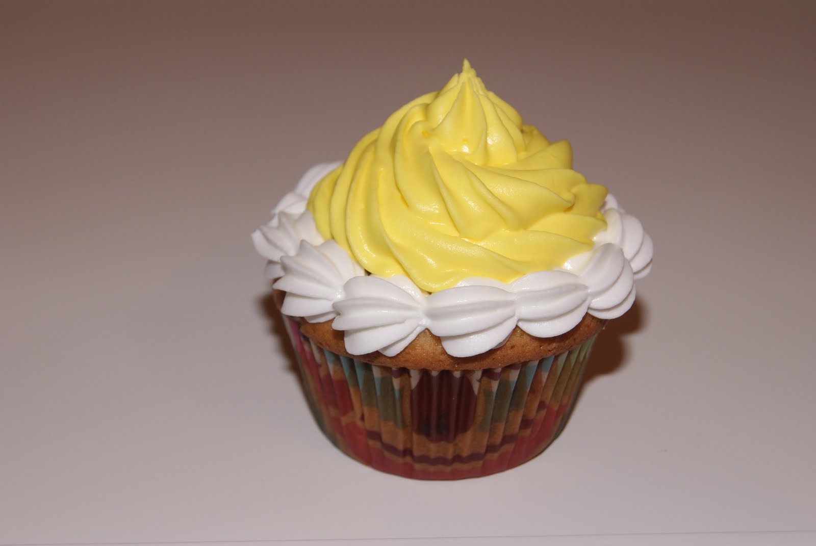 Lucimara Yozia Cake Design: Cap cakes