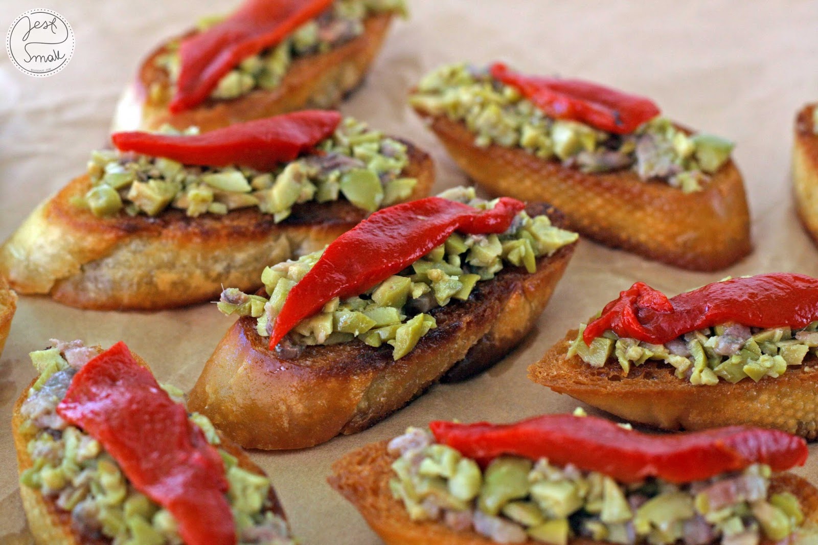 Jest Smak: Grzanki z marynowaną papryką i anchois